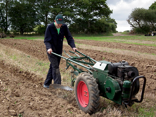 Walk Behind Machines - Vintage Horticultural and Garden Machinery Club