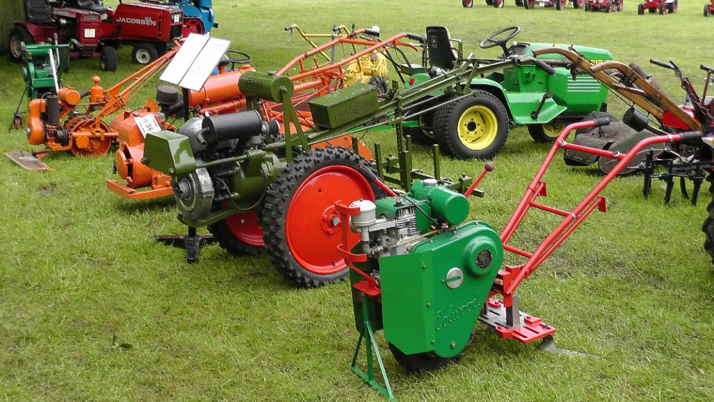 Newby Hall Tractor Fest 2017 - Vintage Horticultural and Garden ...