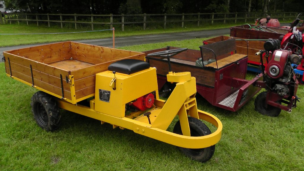 Newby Hall Tractor Fest 2017 - Vintage Horticultural and Garden ...